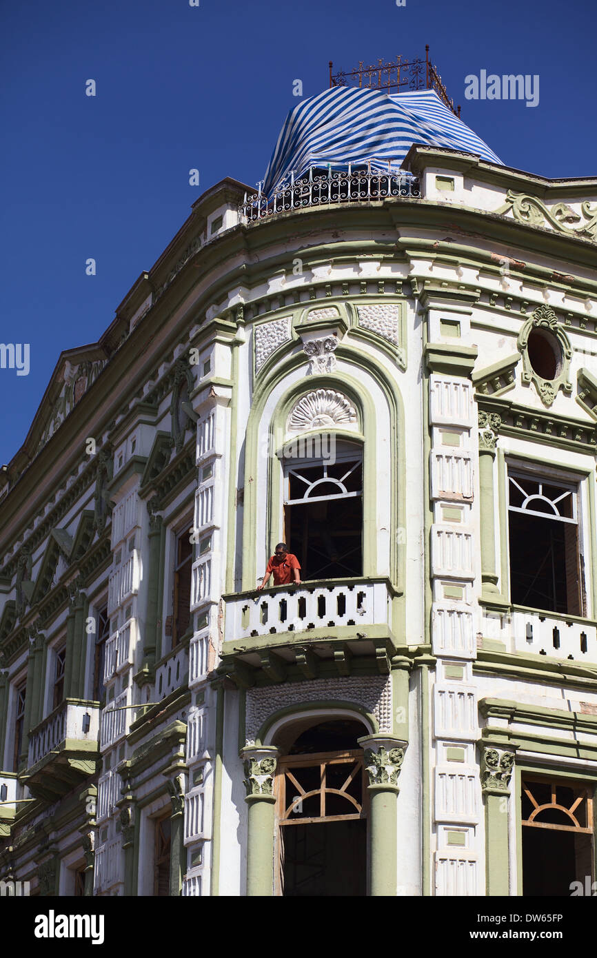 Person looking at a building hi-res stock photography and images - Alamy
