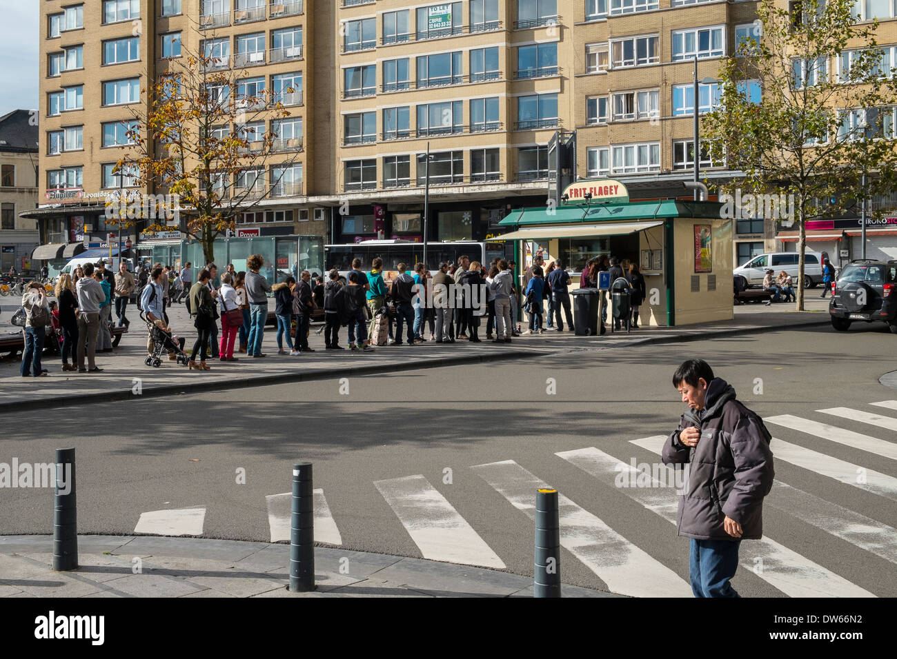 queue line fast food takeaway fries frites chips Stock Photo - Alamy