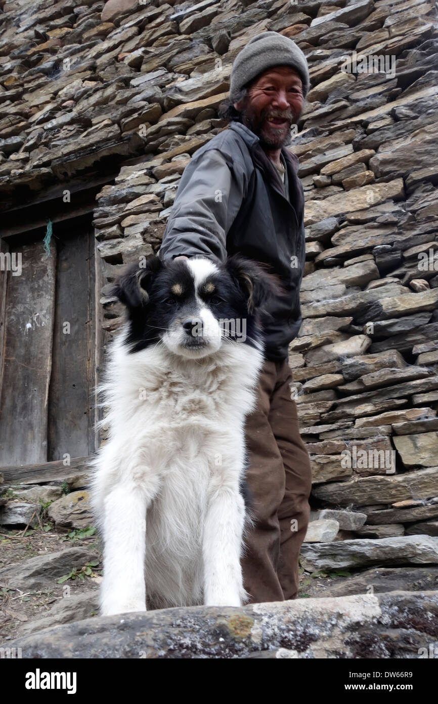 Elderly man with dog hi-res stock photography and images - Alamy