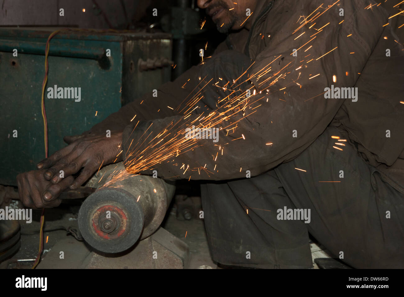 Indian man welding in hi-res stock photography and images - Alamy