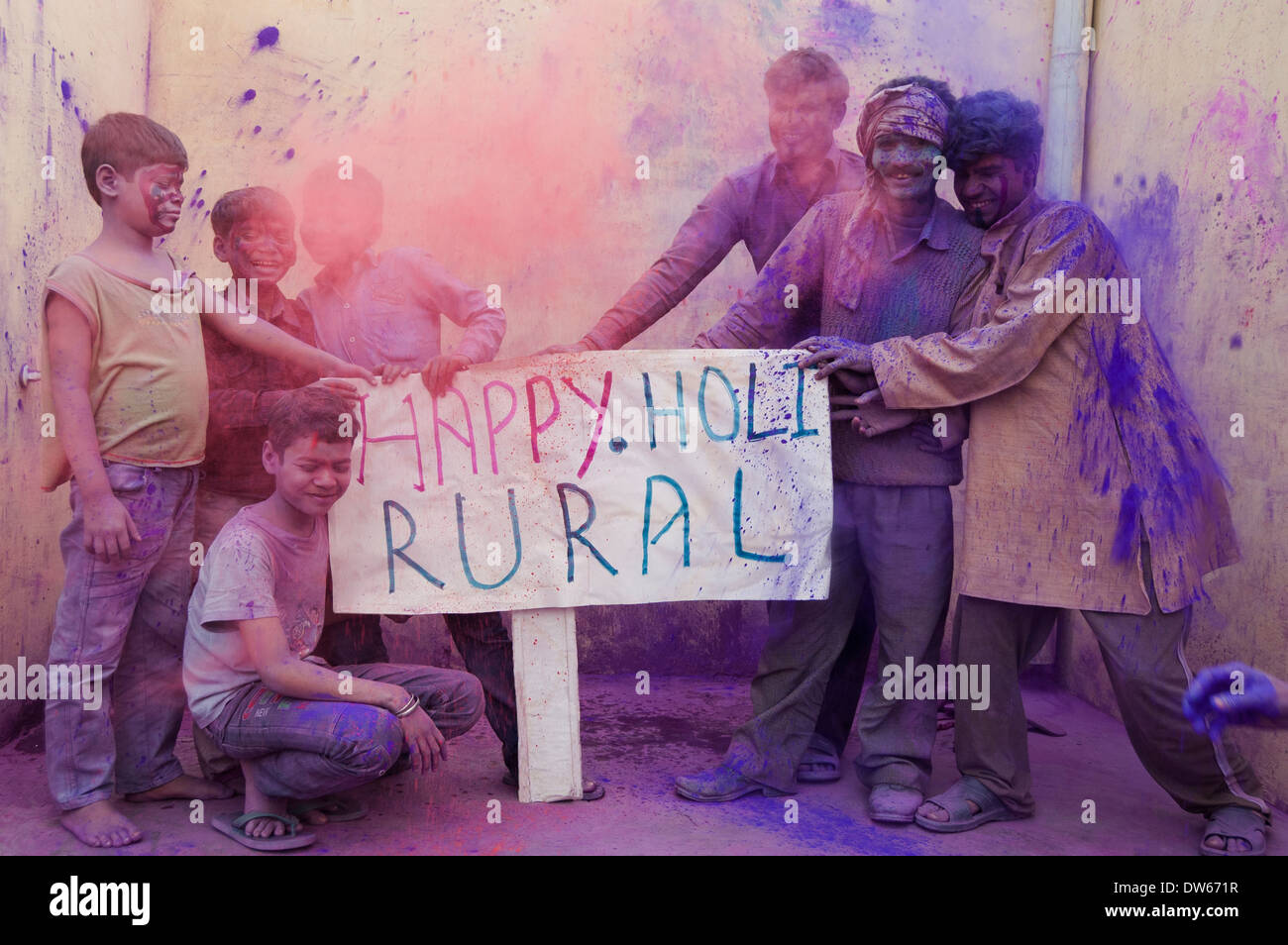 indian rural group fun holi Festival Stock Photo - Alamy
