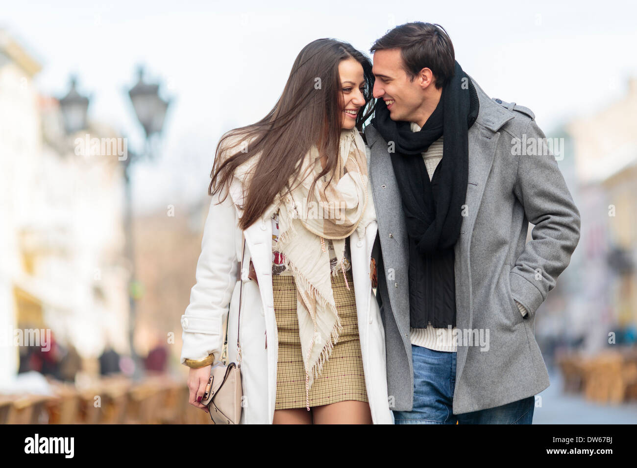 Street couple hi-res stock photography and images - Alamy