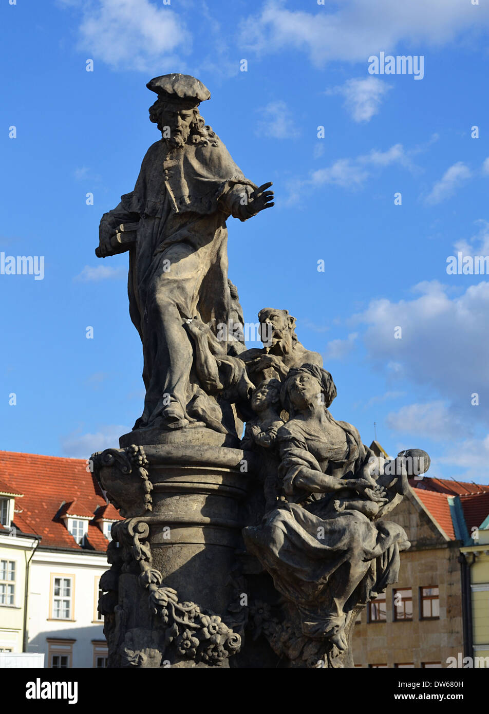 Historic bridge monument statue hi-res stock photography and images - Alamy
