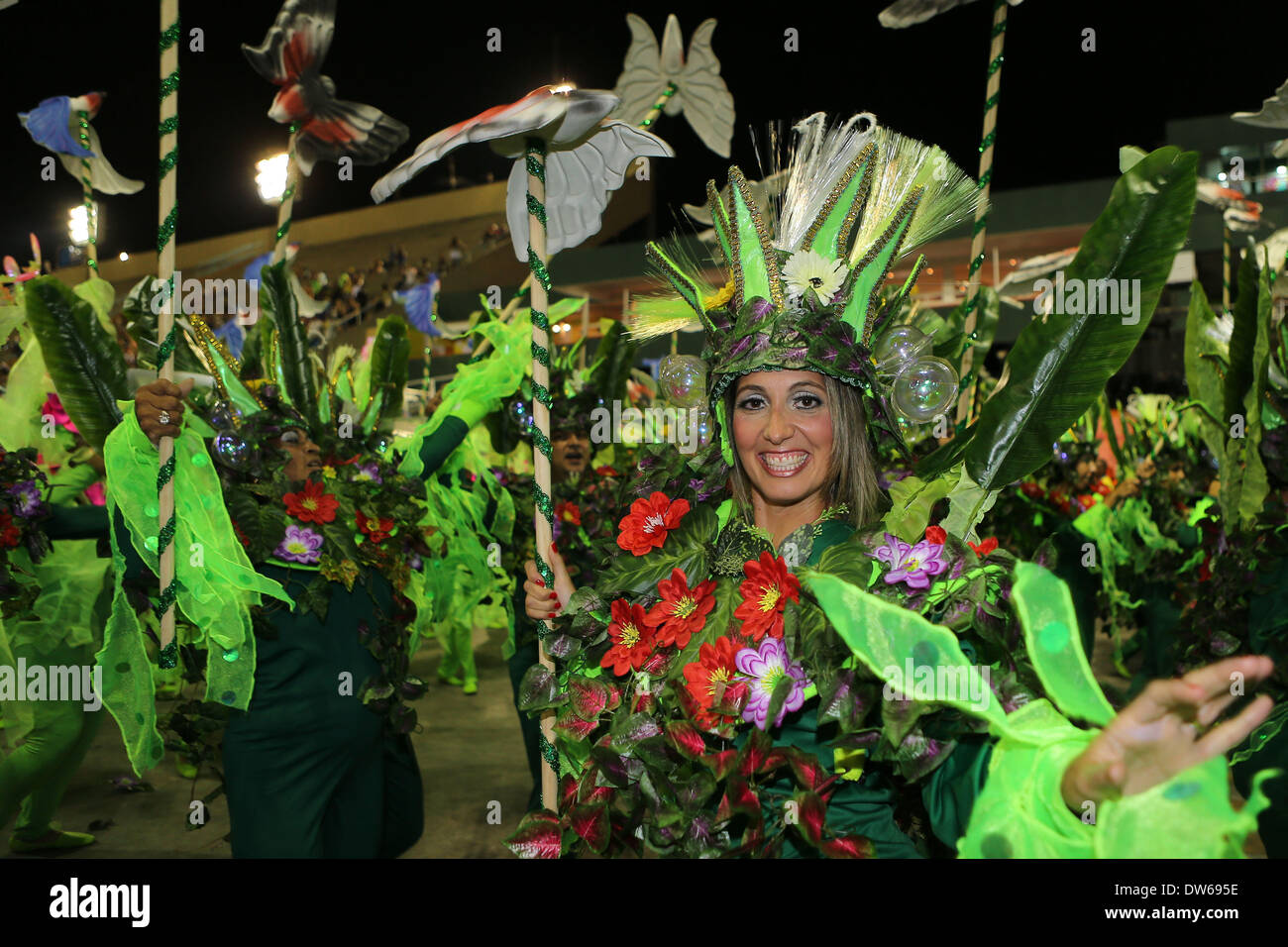 Academicos da rocinha hi-res stock photography and images - Alamy