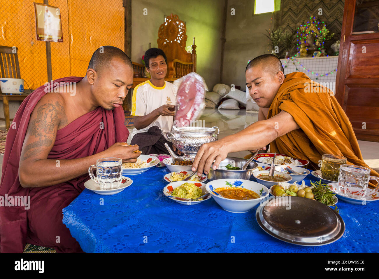 Buddhist monks with fans hi-res stock photography and images - Alamy