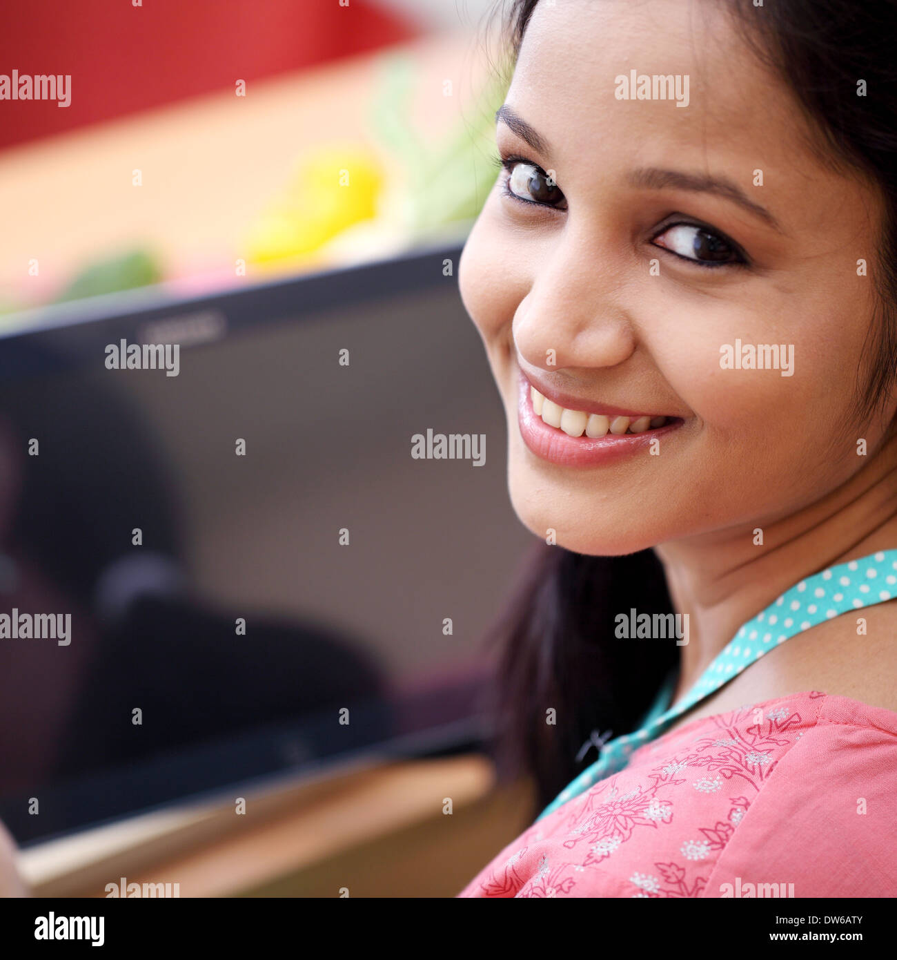 Indian with computer hi-res stock photography and images - Alamy