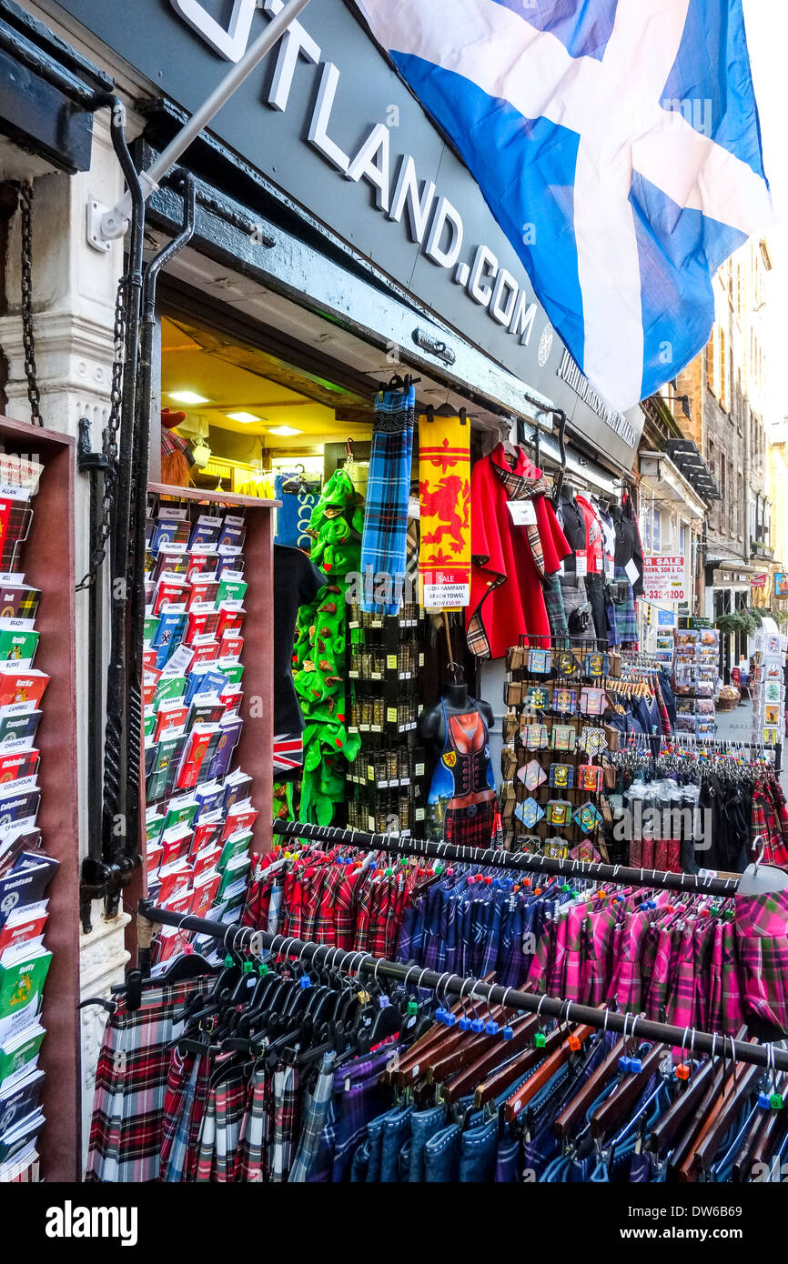 Tourist shop in the Lawnmarket, Edinburgh Stock Photo - Alamy