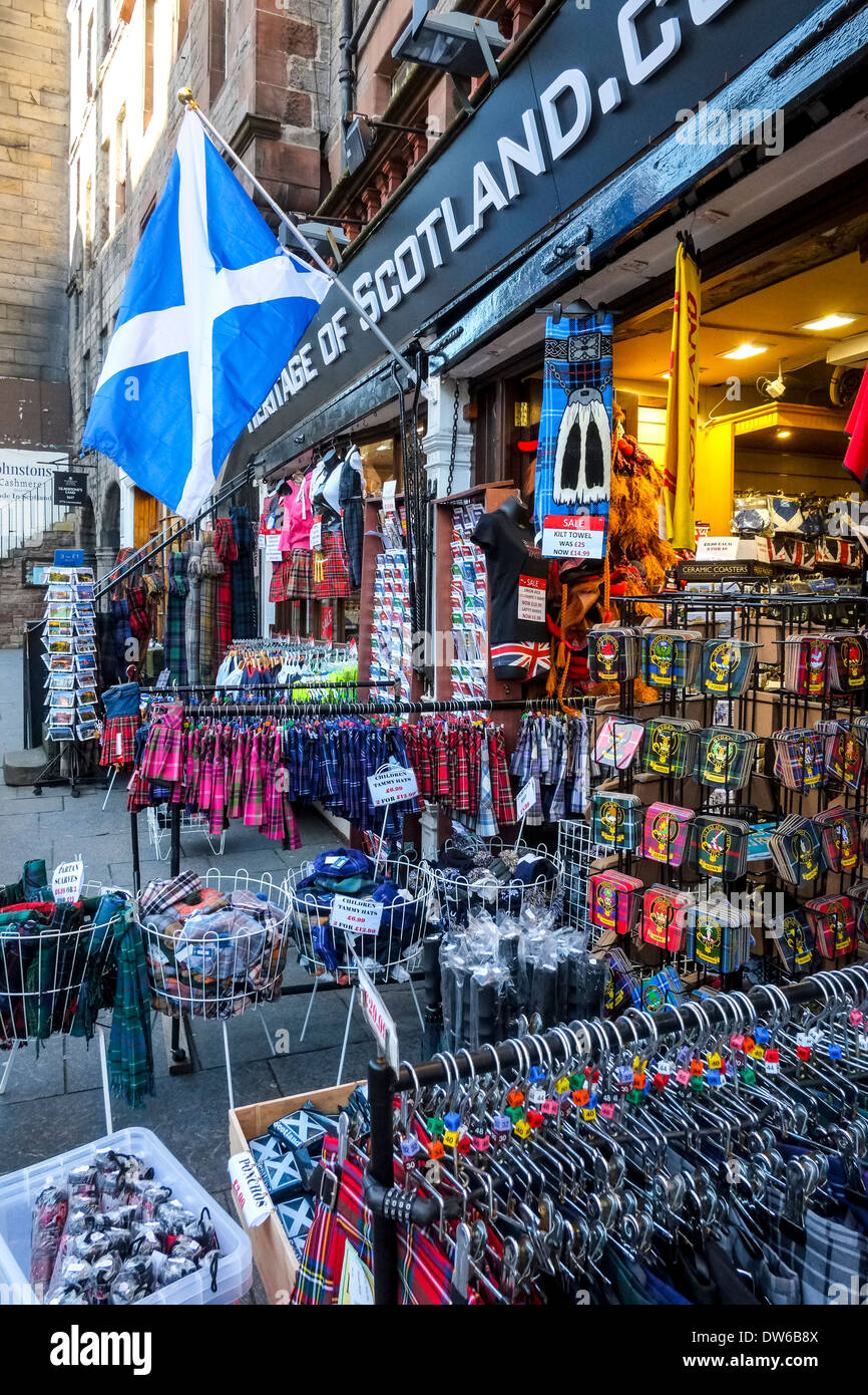 Tourist shop in the Lawnmarket, Edinburgh Stock Photo - Alamy