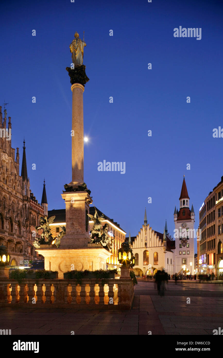 The Mariensaule or Mary's Column (1638), and the Altes Rathaus or Old ...