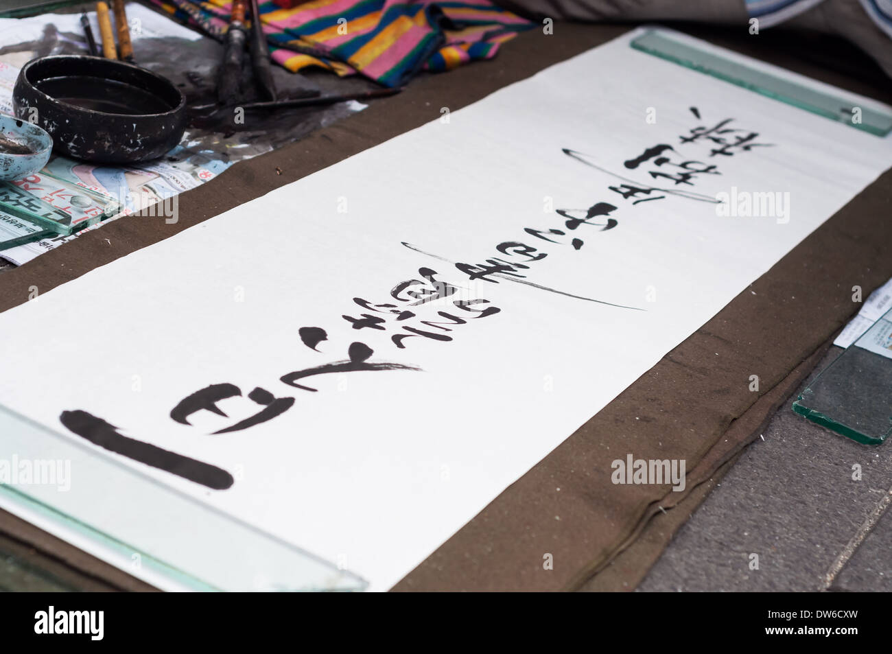 Korean writes chinese characters hi-res stock photography and images ...