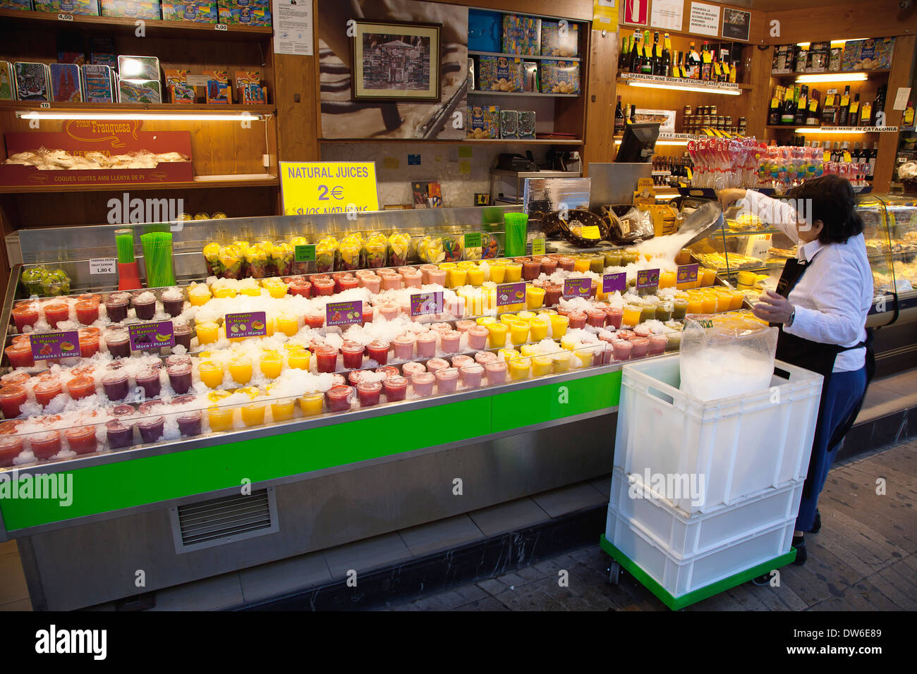 Spain, Catalonia, Barcelona, Fresh fruit juice vendor covering drinks ...
