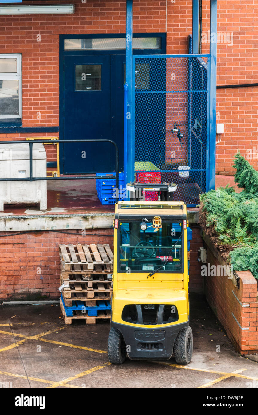 Fork lift pallets hi-res stock photography and images - Alamy
