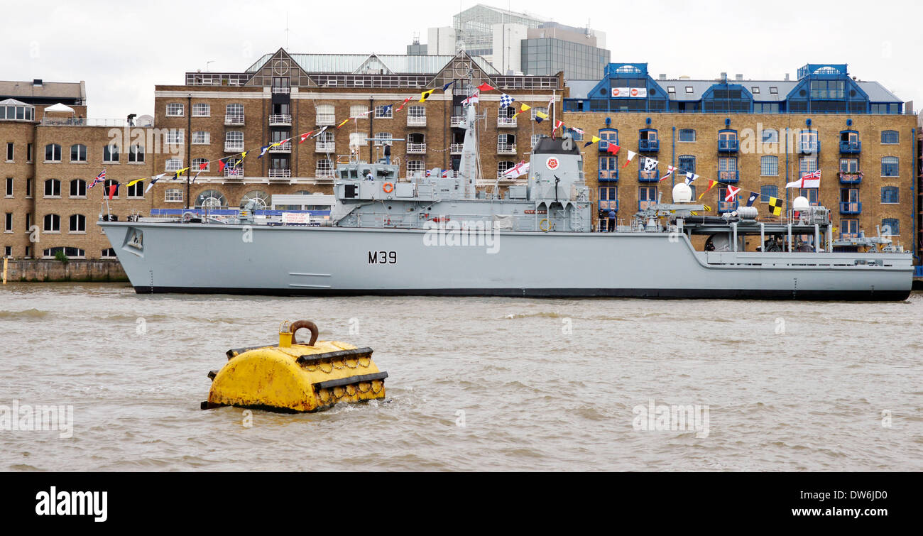 Hunt class mine countermeasures vessel hi-res stock photography and ...