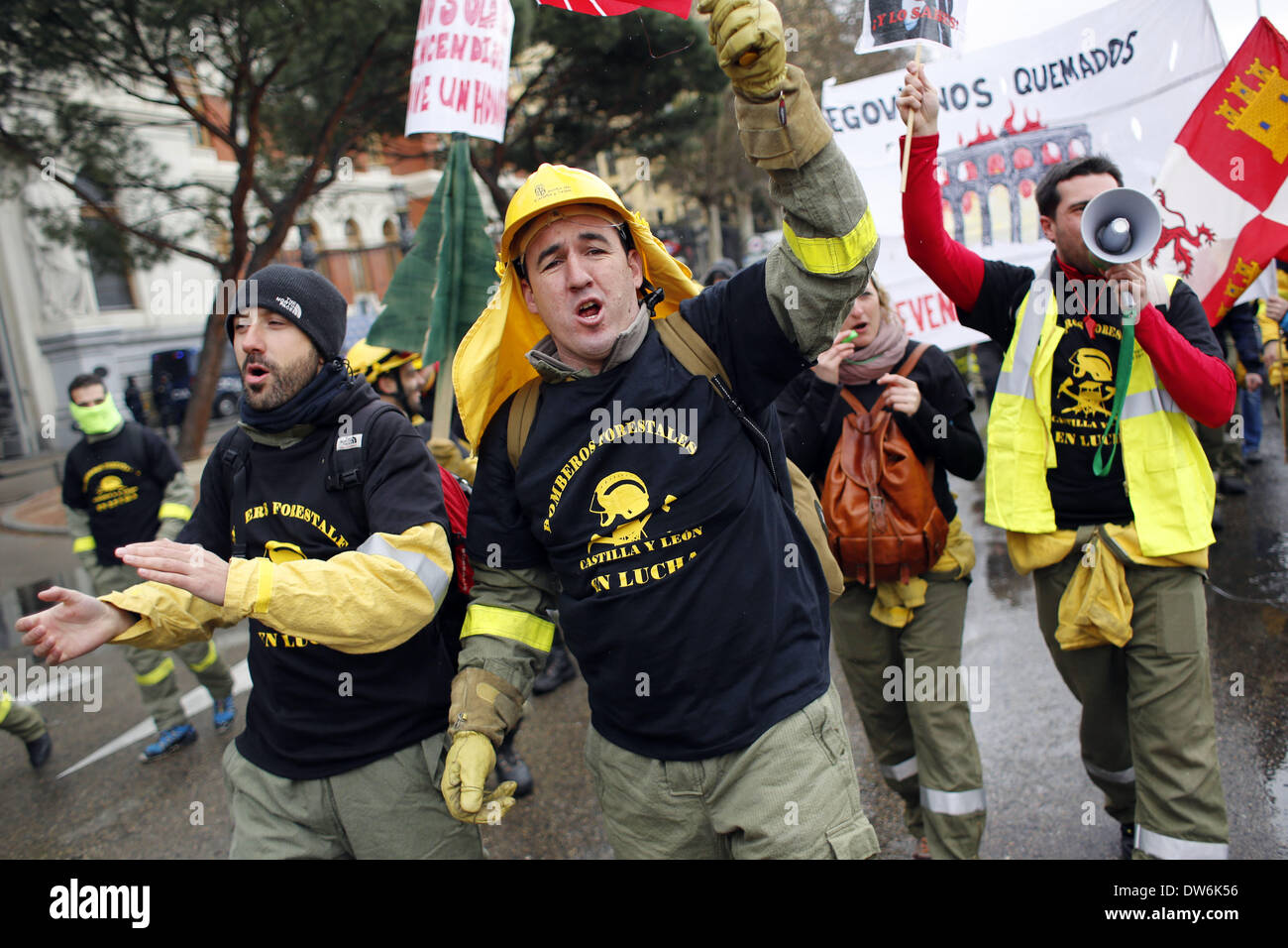 2014 fire fighters hi-res stock photography and images - Alamy