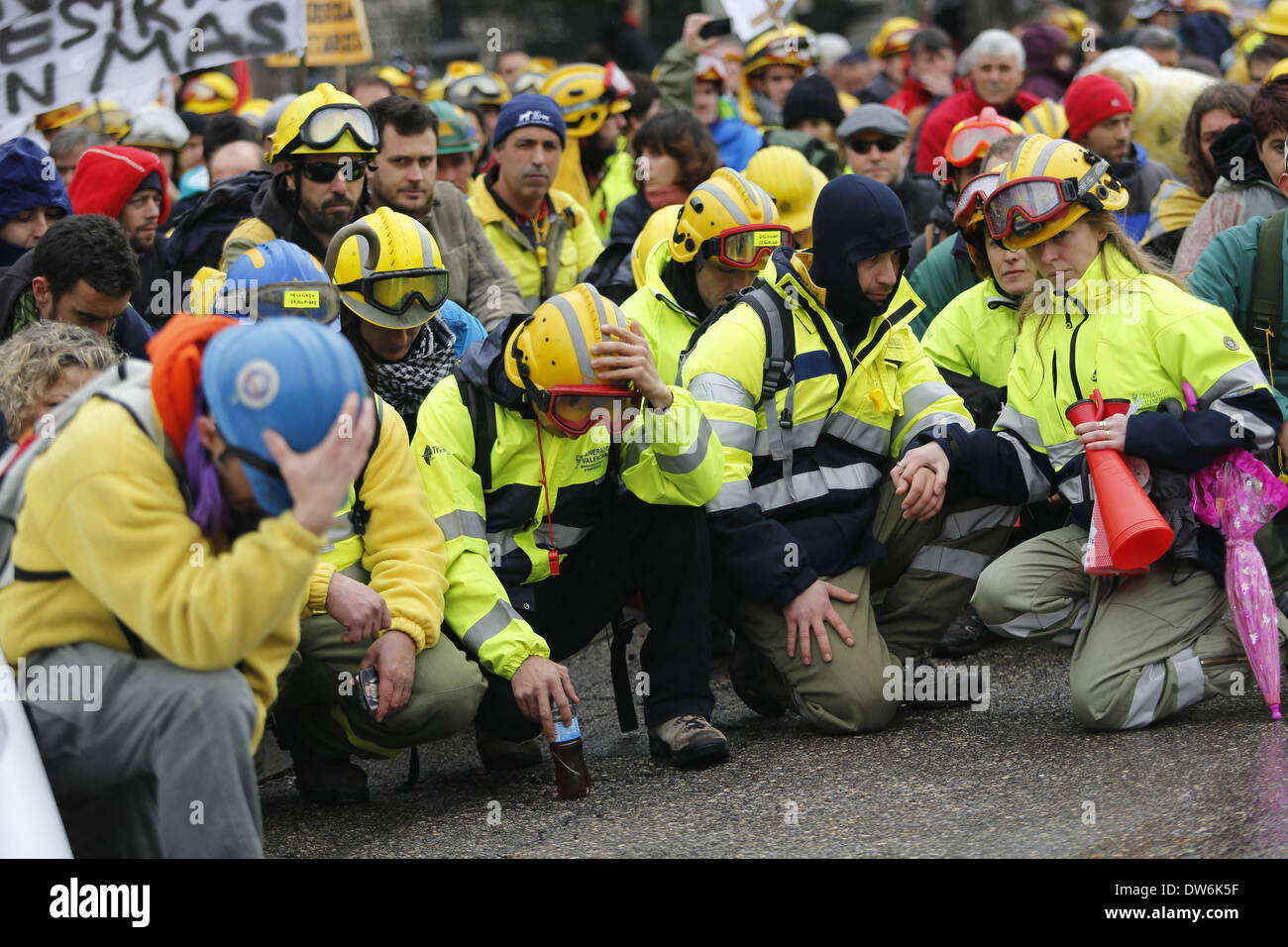 2014 fire fighters hi-res stock photography and images - Alamy