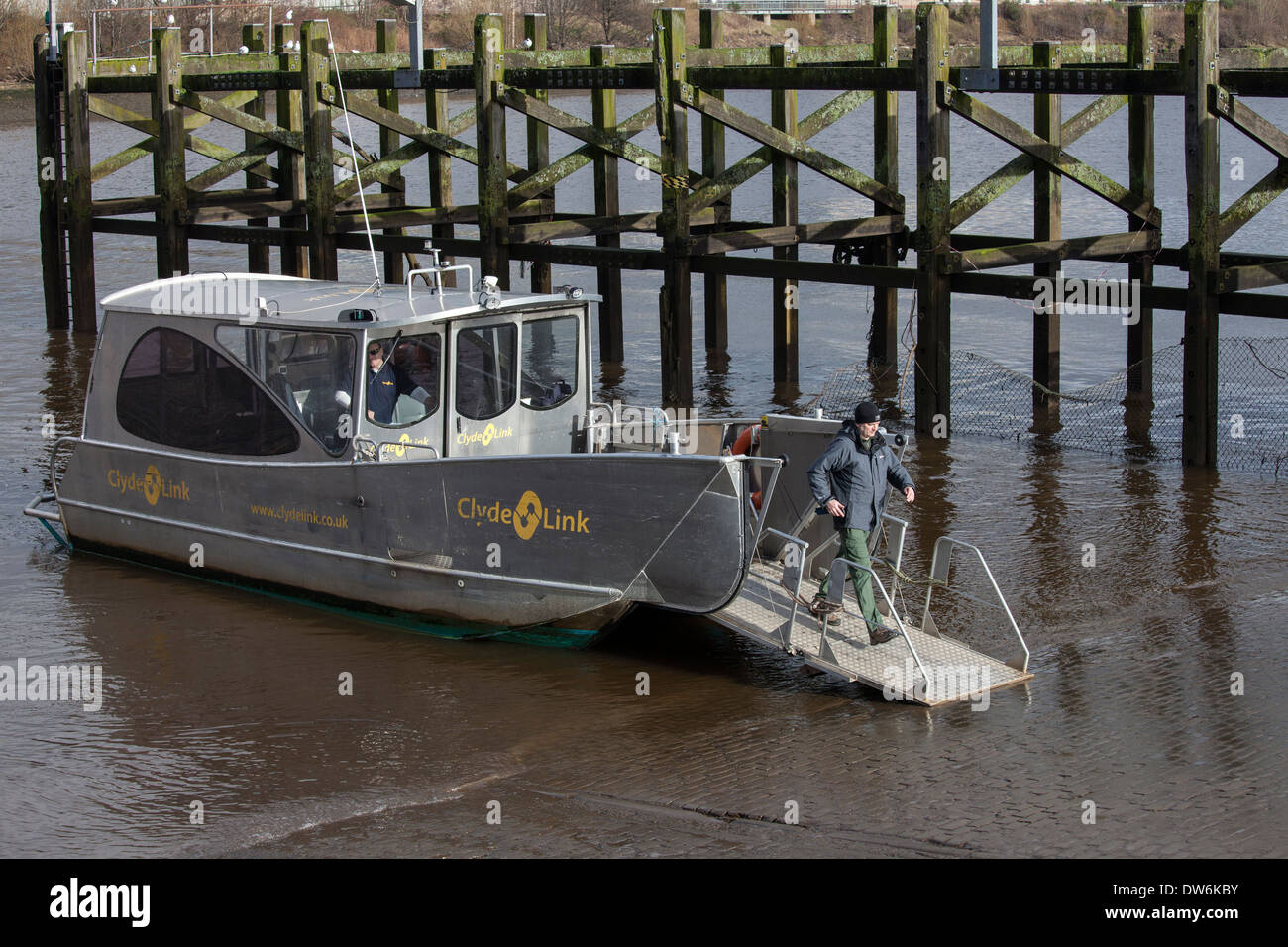Renfrew ferry travelling between Yoker, Partick and Renfrew across the ...