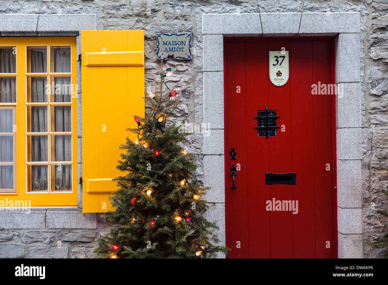 House front in old quebec city hi-res stock photography and images - Alamy