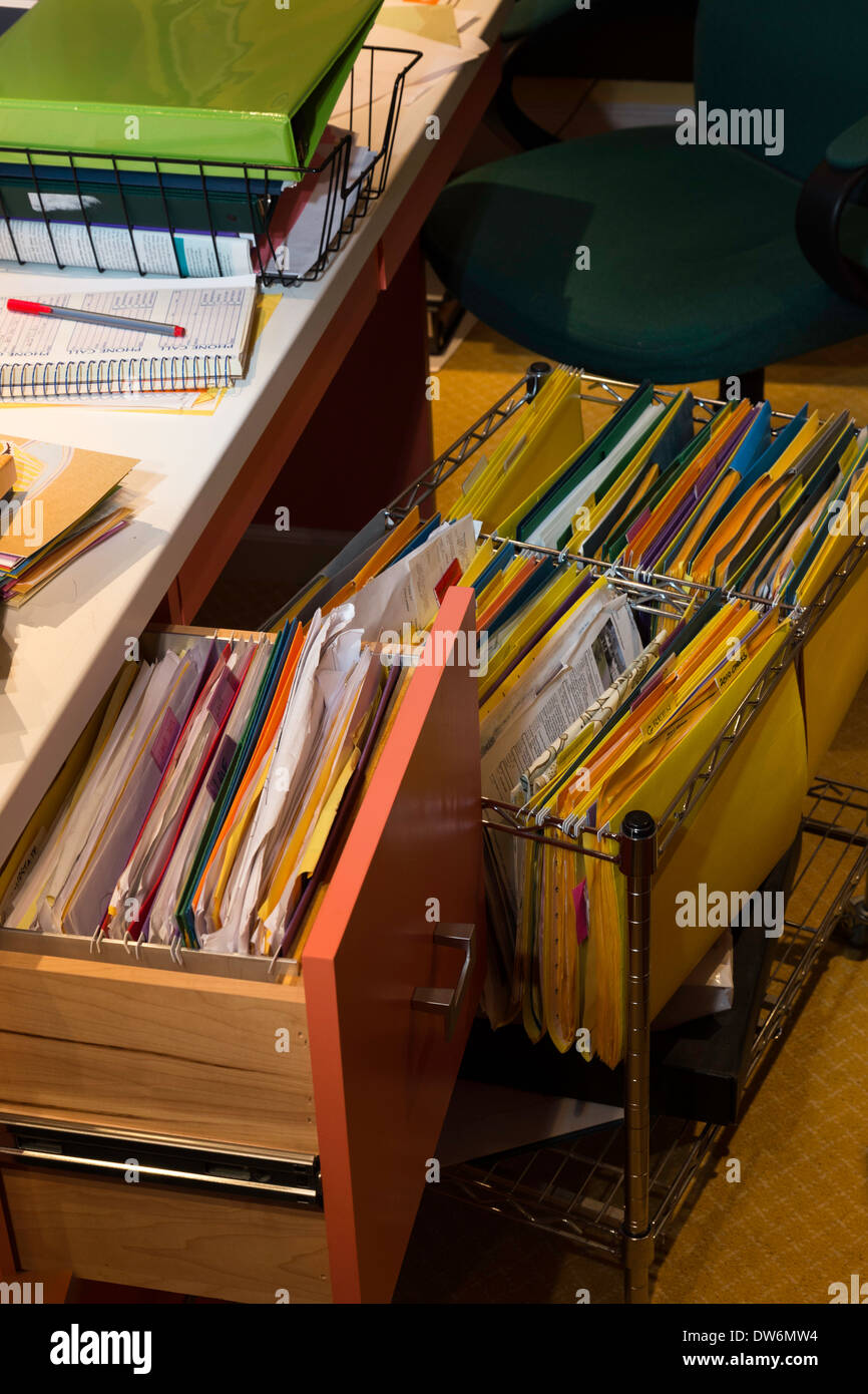 Hanging file folders hi-res stock photography and images - Alamy