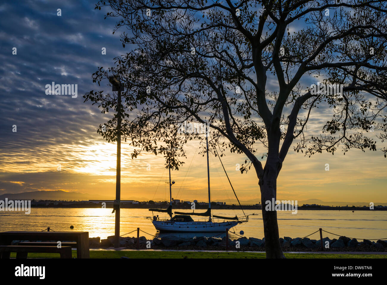 Shelter Island Shoreline Park with the rising Sun. San Diego ...