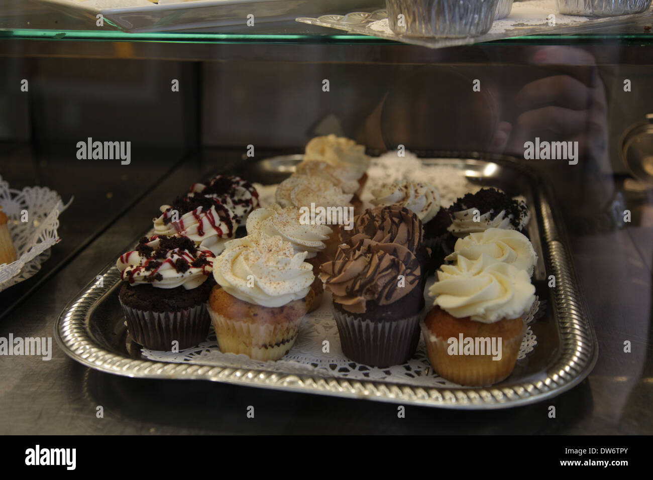 Cupcakes display hi-res stock photography and images - Alamy