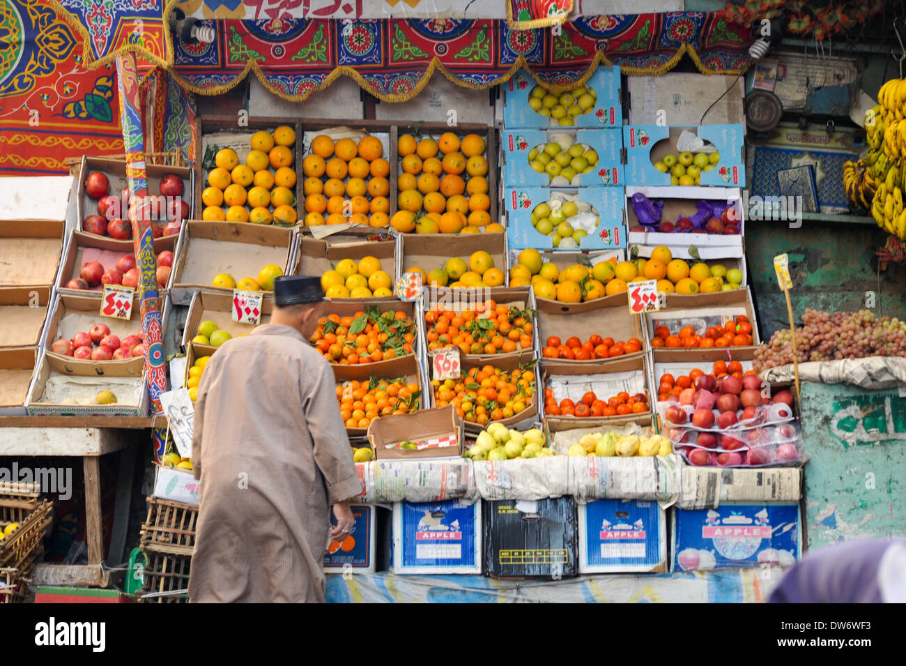 Fruit vendor cairo egypt hi-res stock photography and images - Alamy