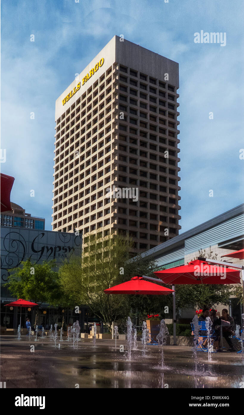 Wells fargo building hi-res stock photography and images - Alamy