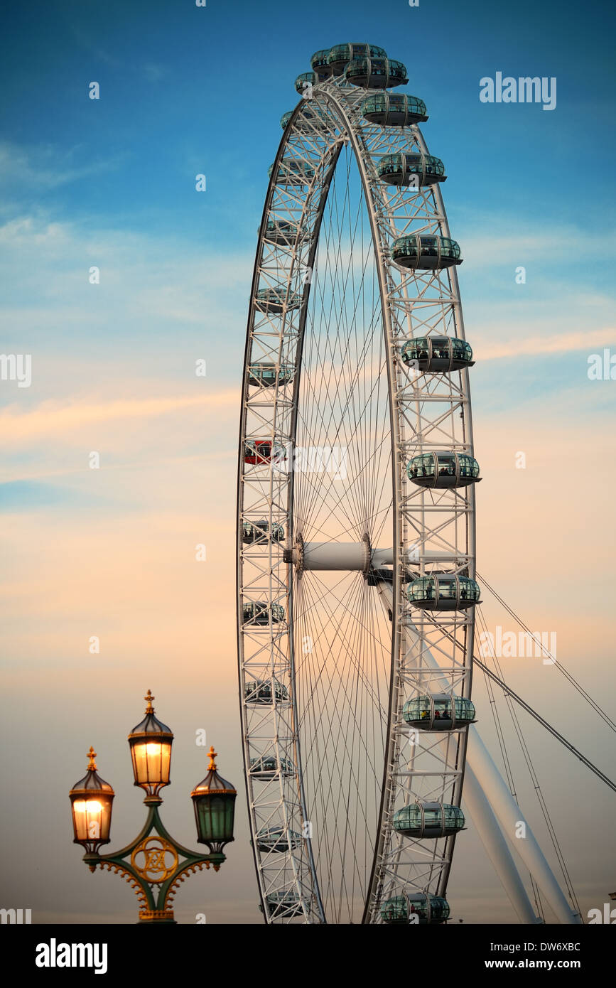Beautiful sunrise over london city hi-res stock photography and images ...