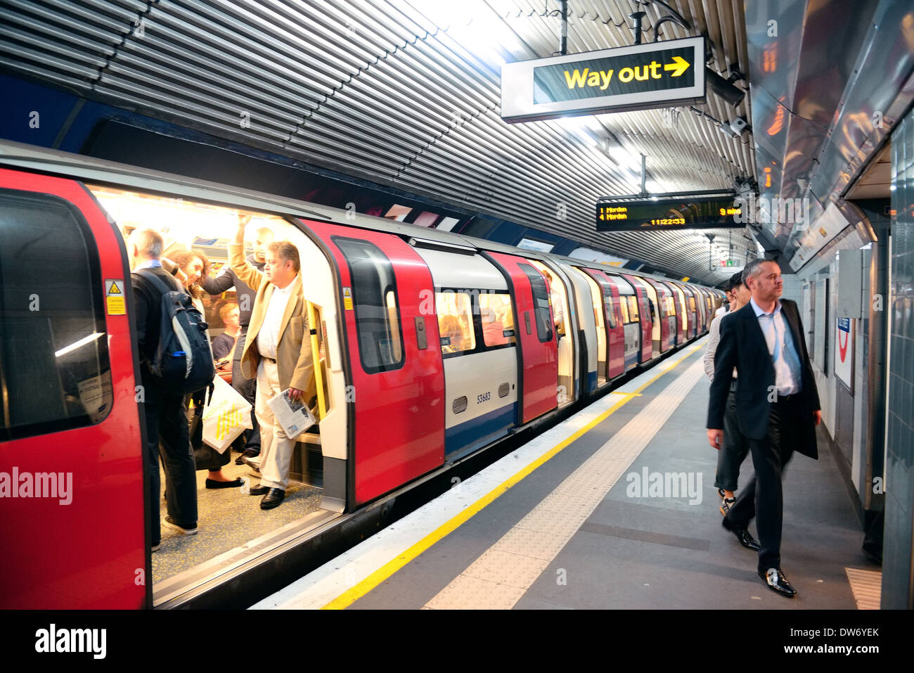 London Underground station interior Stock Photo - Alamy