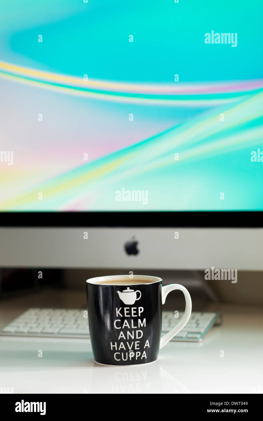 Imac desk hi-res stock photography and images - Alamy