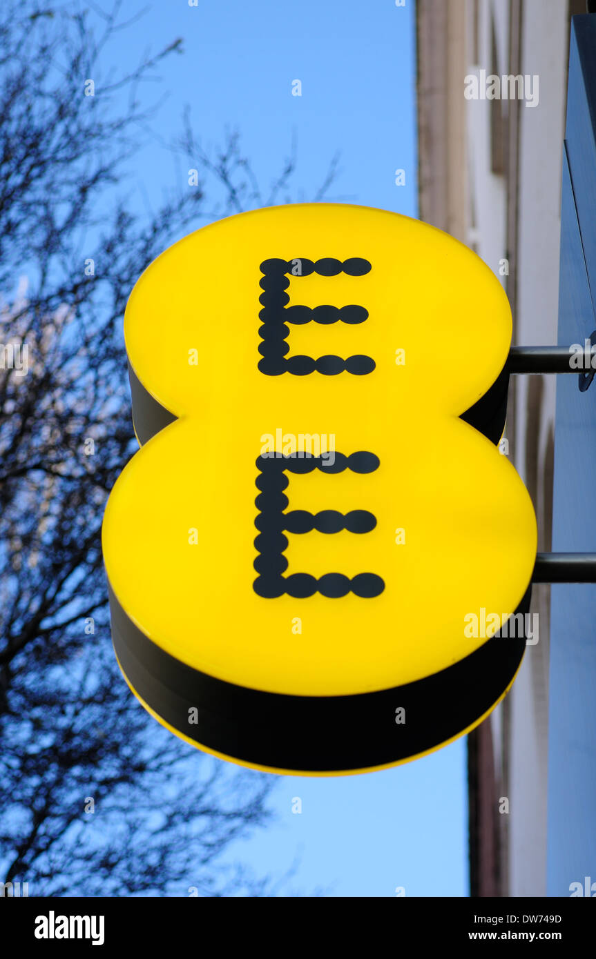 Ee store sign hi-res stock photography and images - Alamy