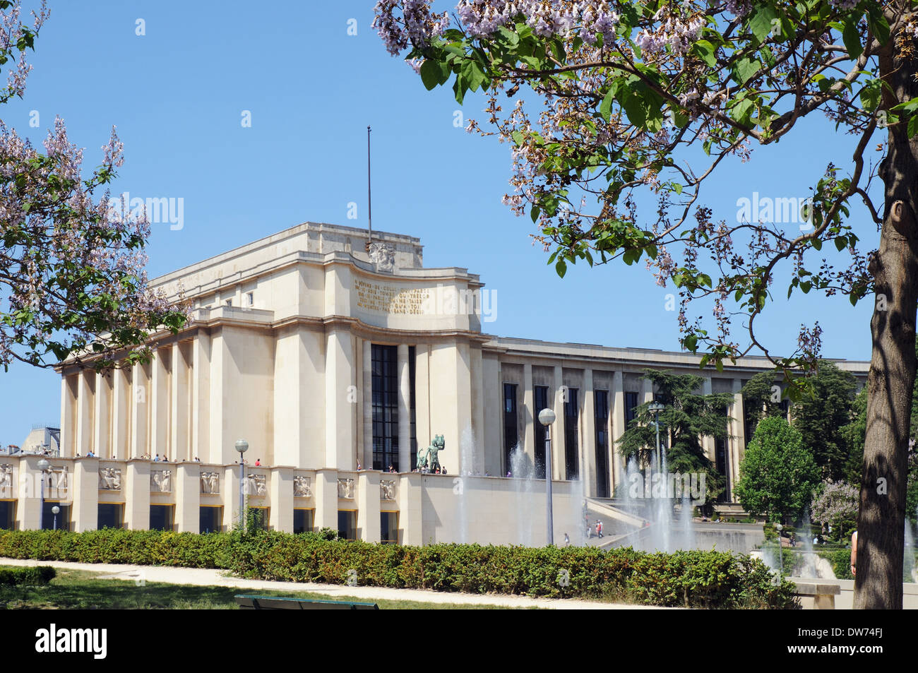 Palais Chaillot at the Trocadero, Paris, France Stock Photo - Alamy