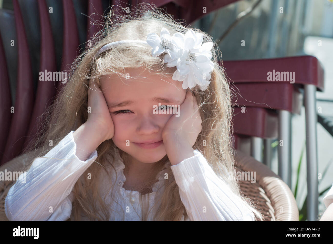 Kid squinting sun hi-res stock photography and images - Alamy