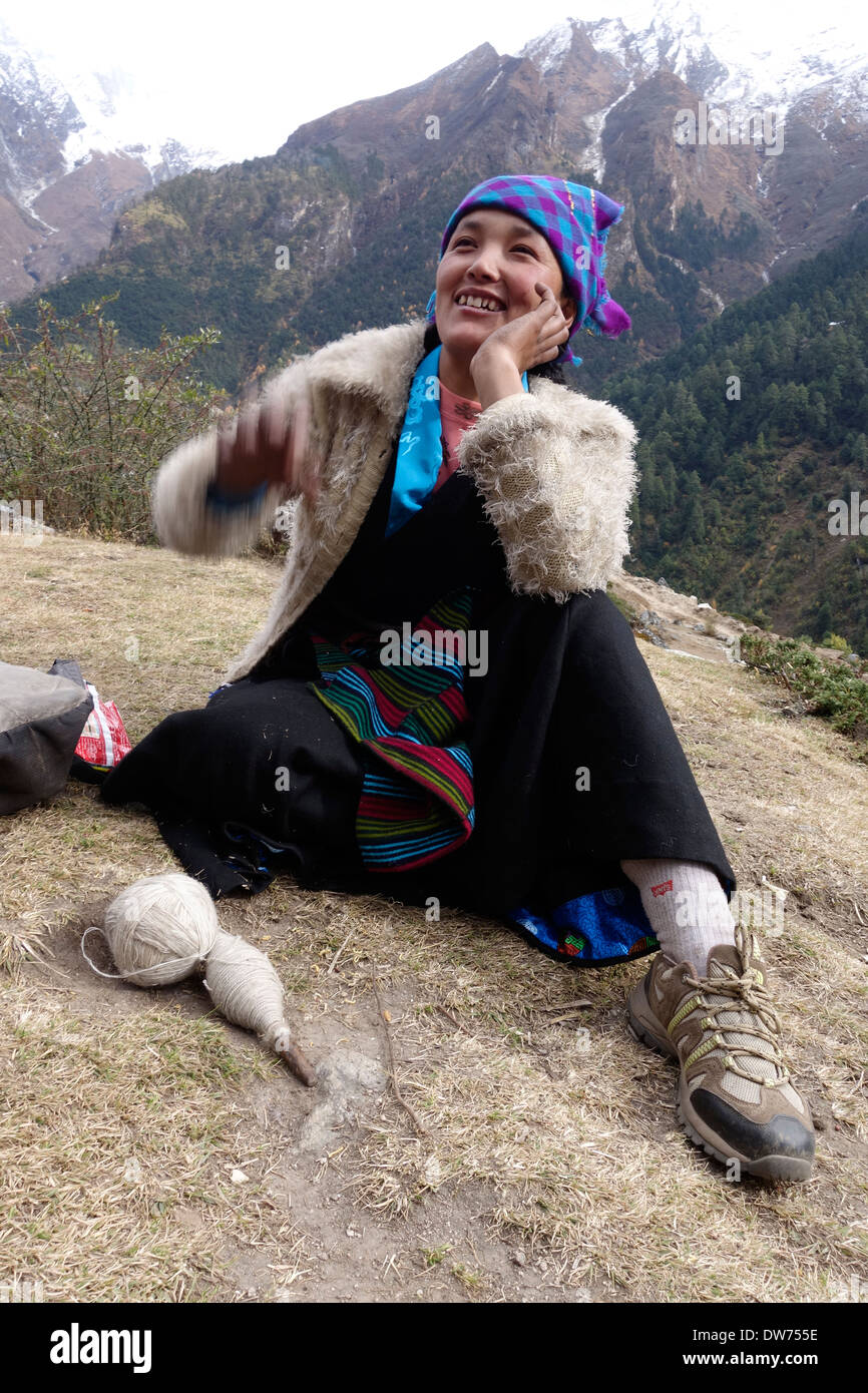 Himalayan woman hi-res stock photography and images - Alamy