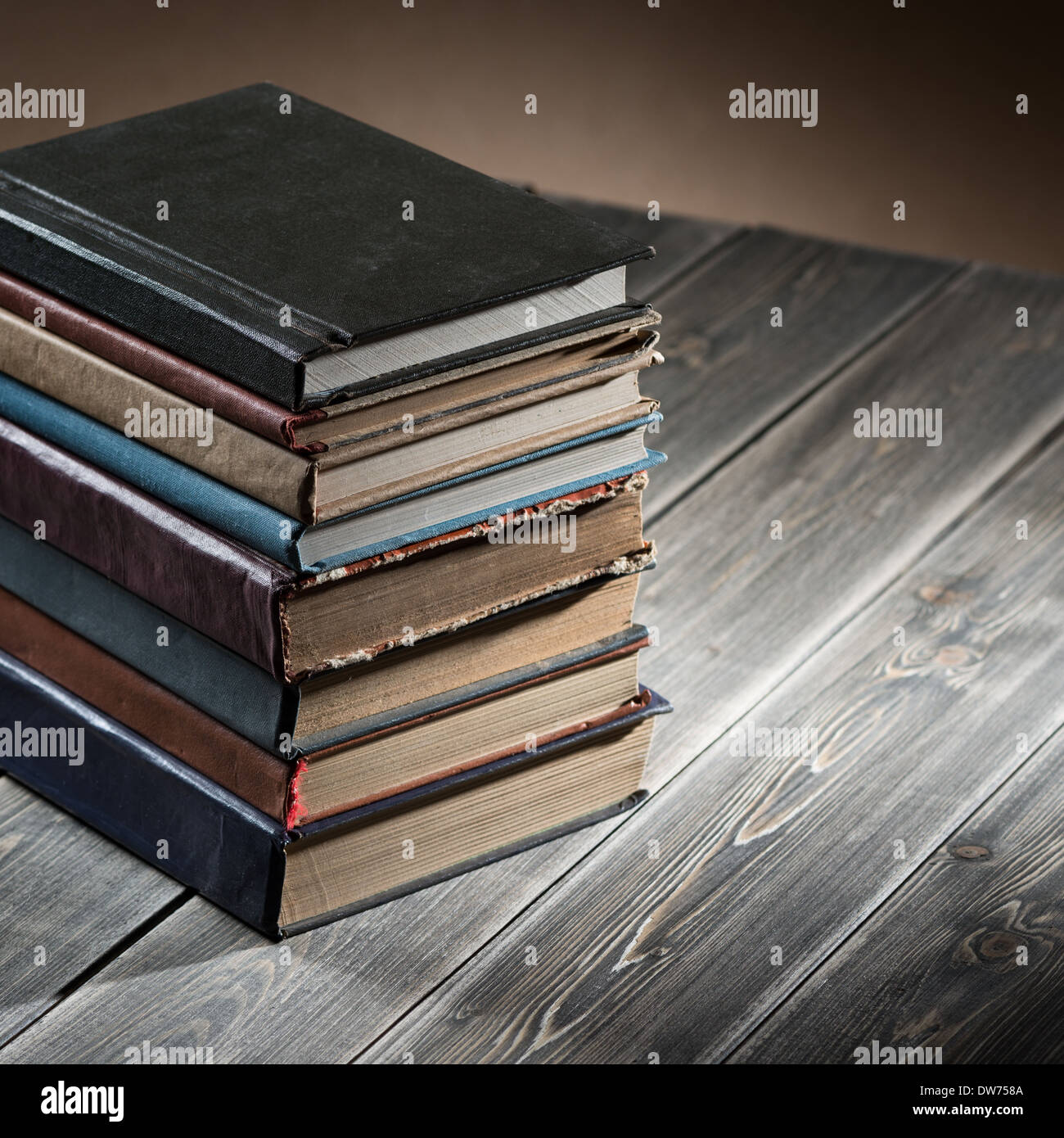 Old books spine table hi-res stock photography and images - Alamy