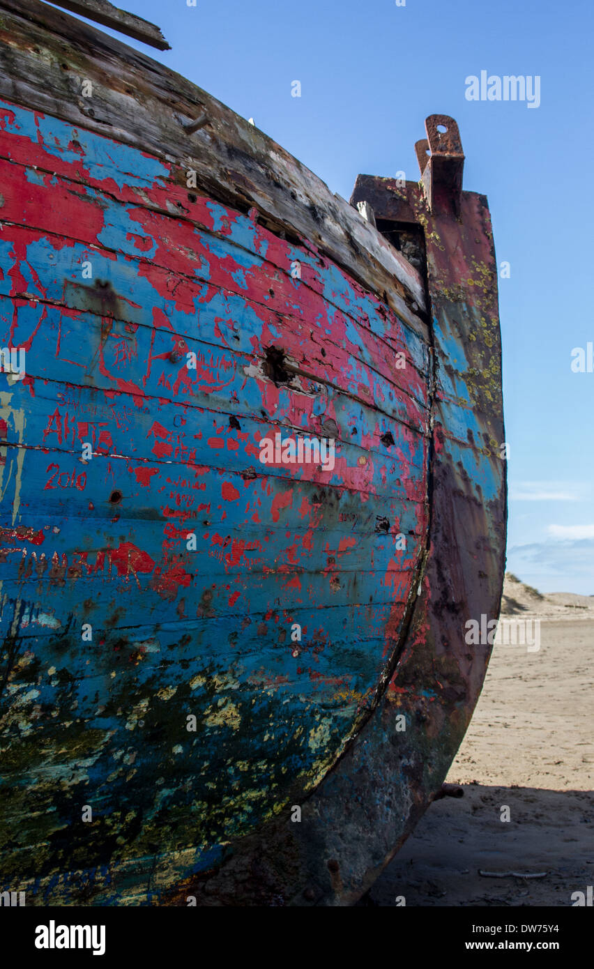 Old shipwreck hi-res stock photography and images - Alamy