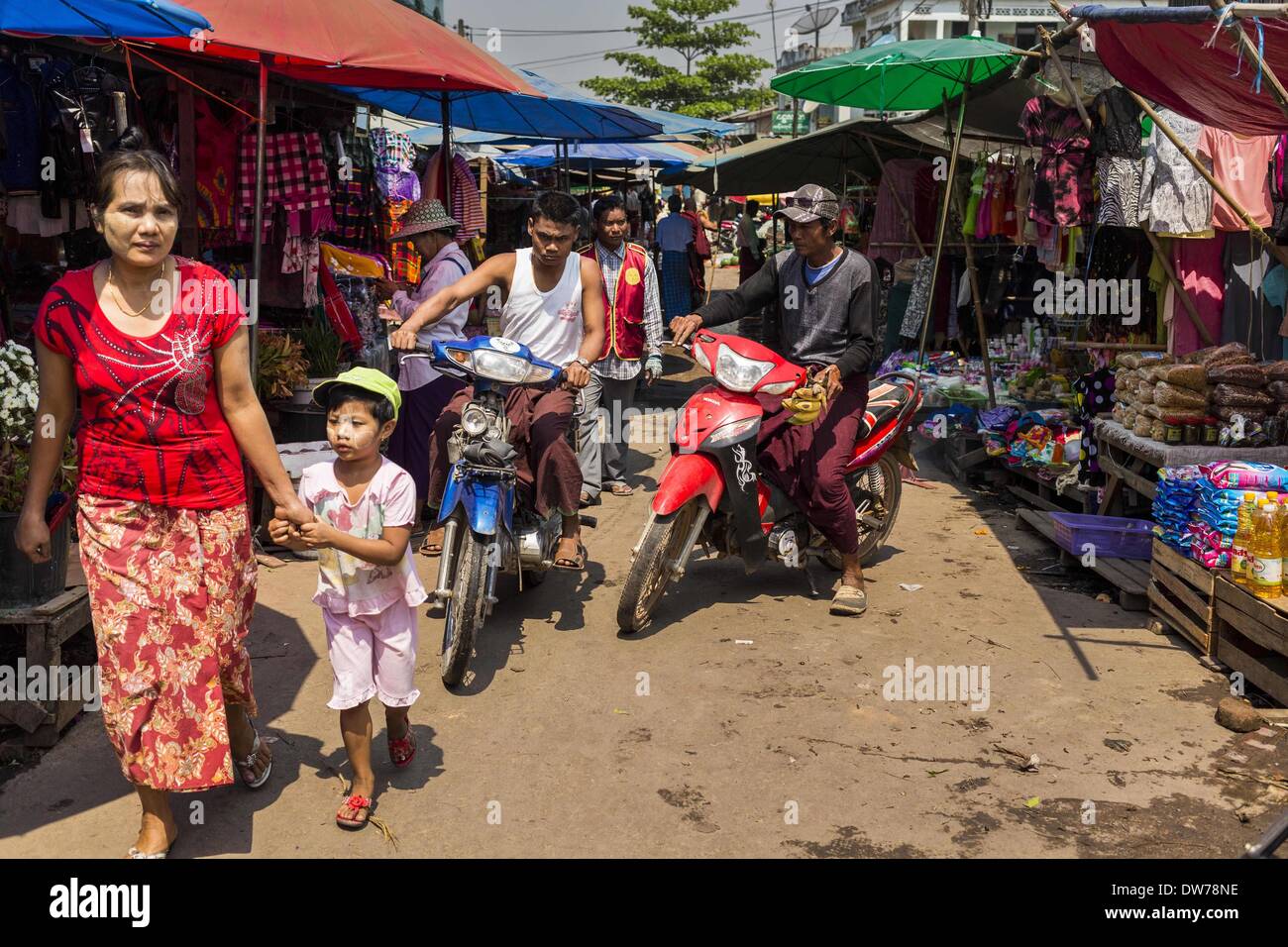 March 2, 2014 - Myawaddy, Kayin, Myanmar - The main market in Myawaddy ...