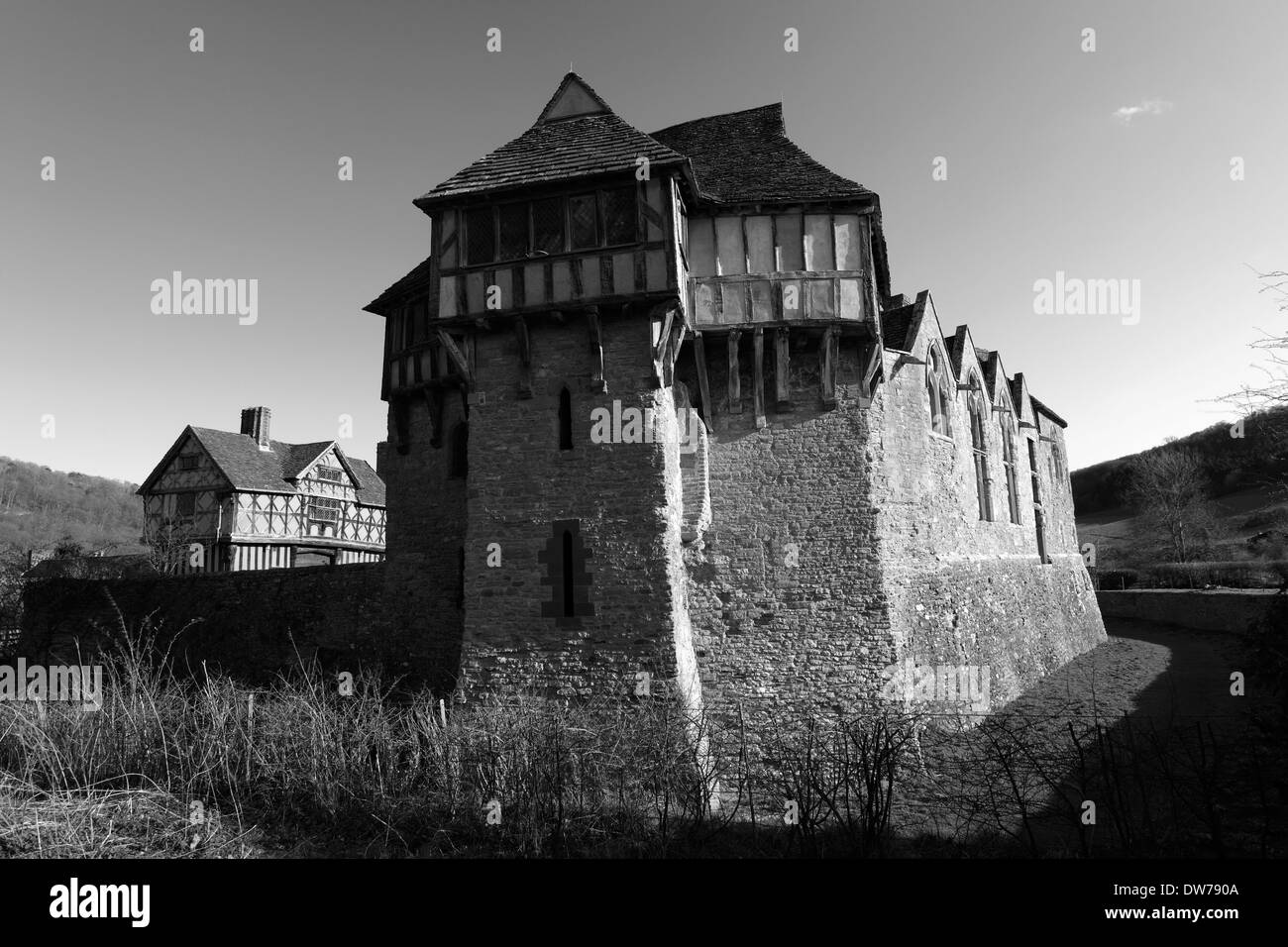 Medieval fortified manor house hi-res stock photography and images - Alamy