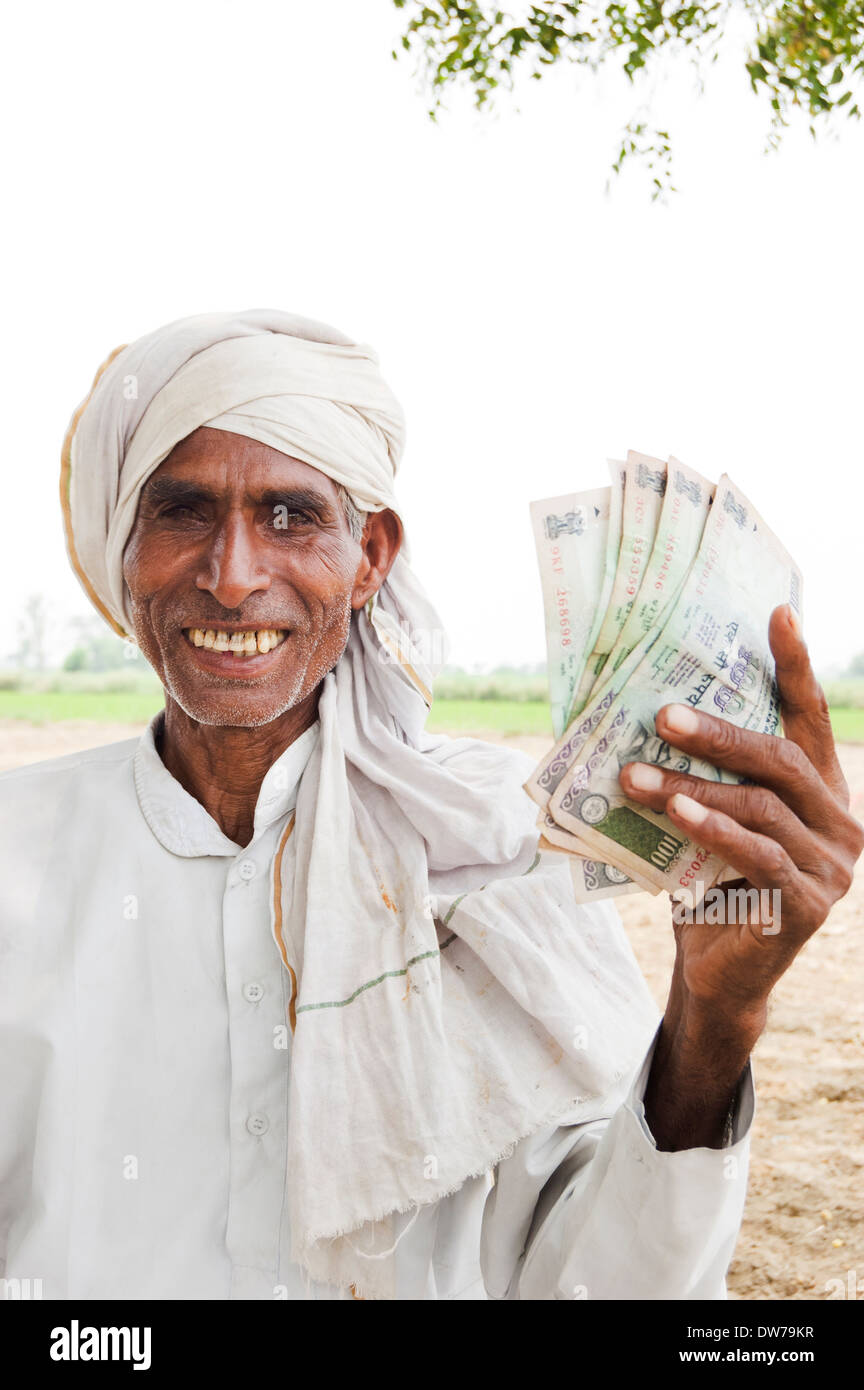 1 Indian farmer showing money Stock Photo - Alamy