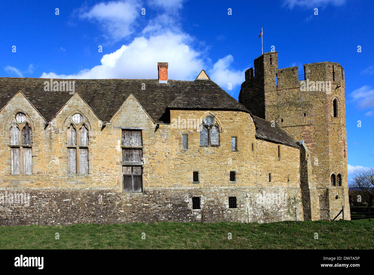 Medieval fortified manor house hi-res stock photography and images - Alamy
