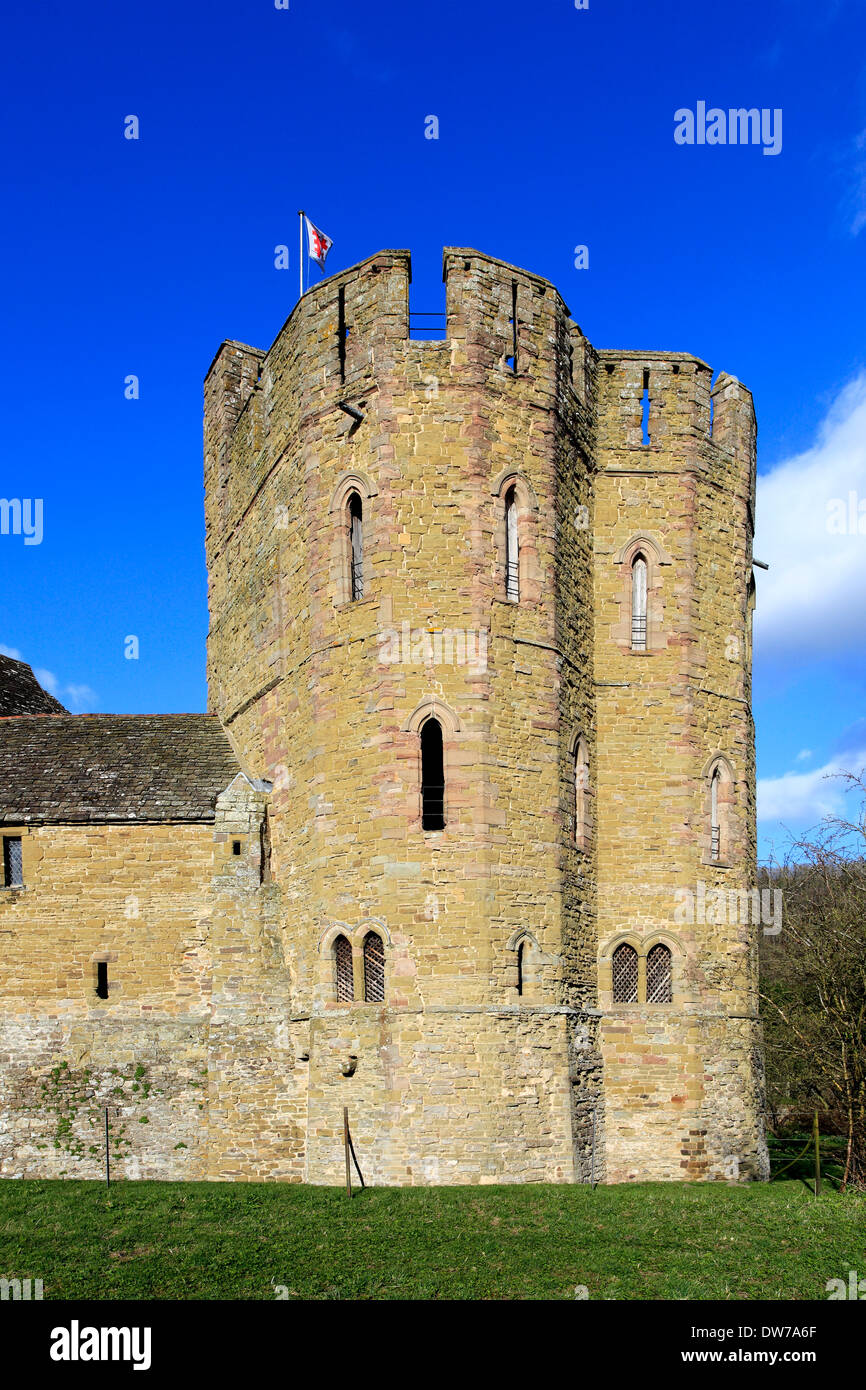 Medieval fortified manor house hi-res stock photography and images - Alamy