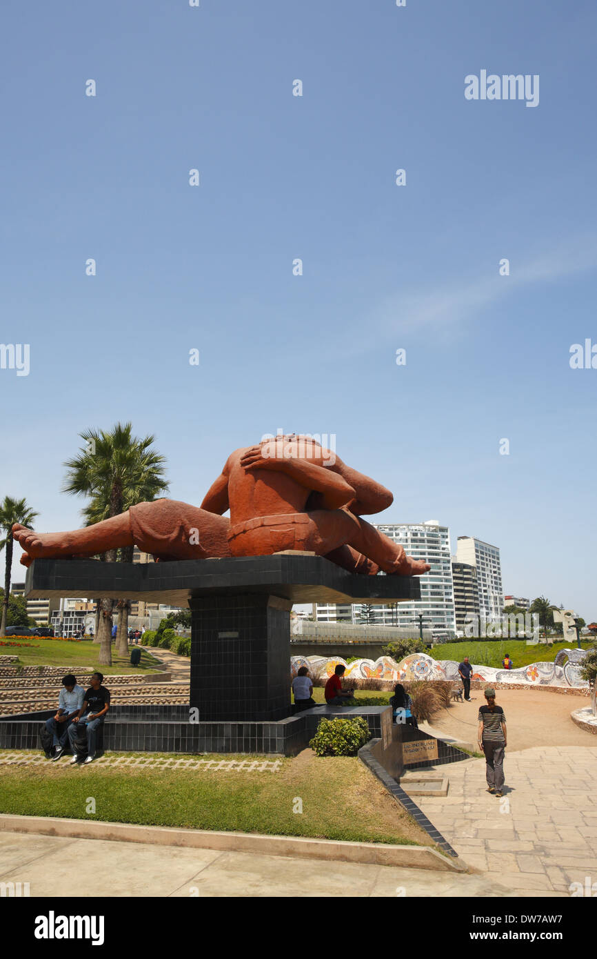 Parque del amor lima sculpture hi-res stock photography and images - Alamy