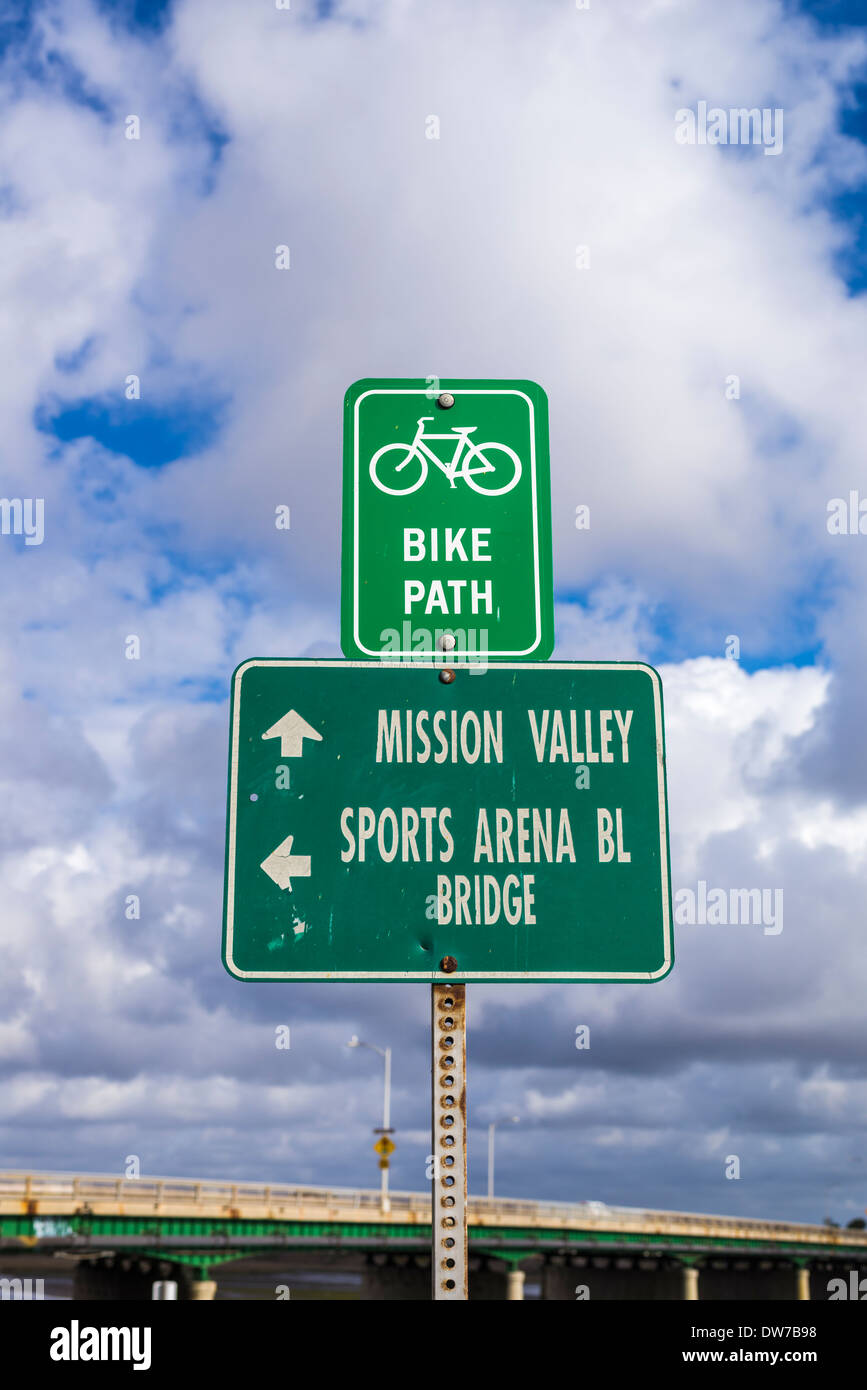 Bike path sign hi-res stock photography and images - Alamy