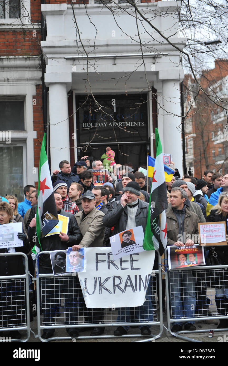 Russian embassy london gate hi-res stock photography and images - Alamy
