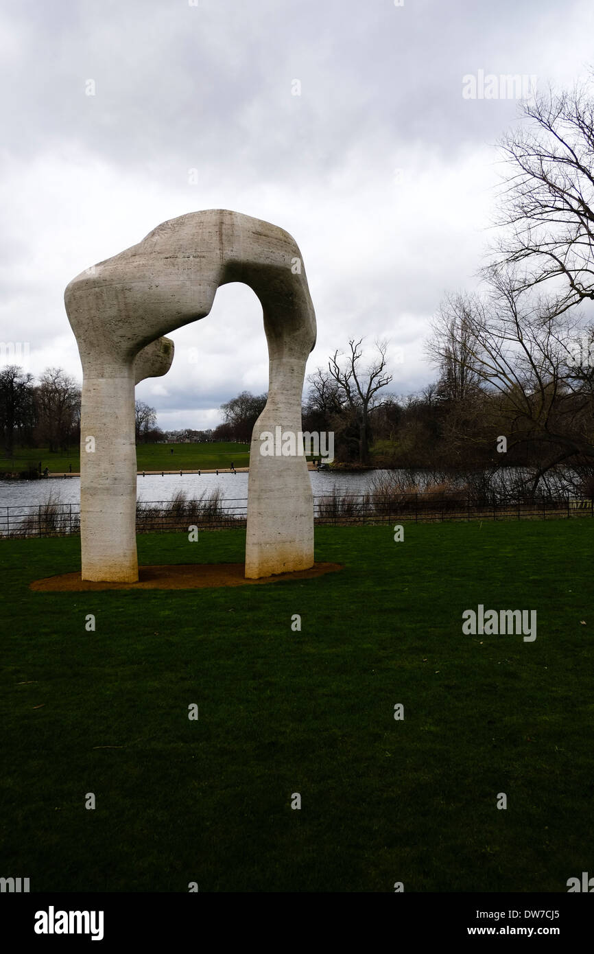 Henry moore sculpture arch hi-res stock photography and images - Alamy