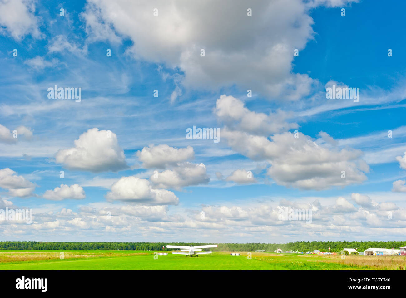 Runway and lawn hi-res stock photography and images - Alamy