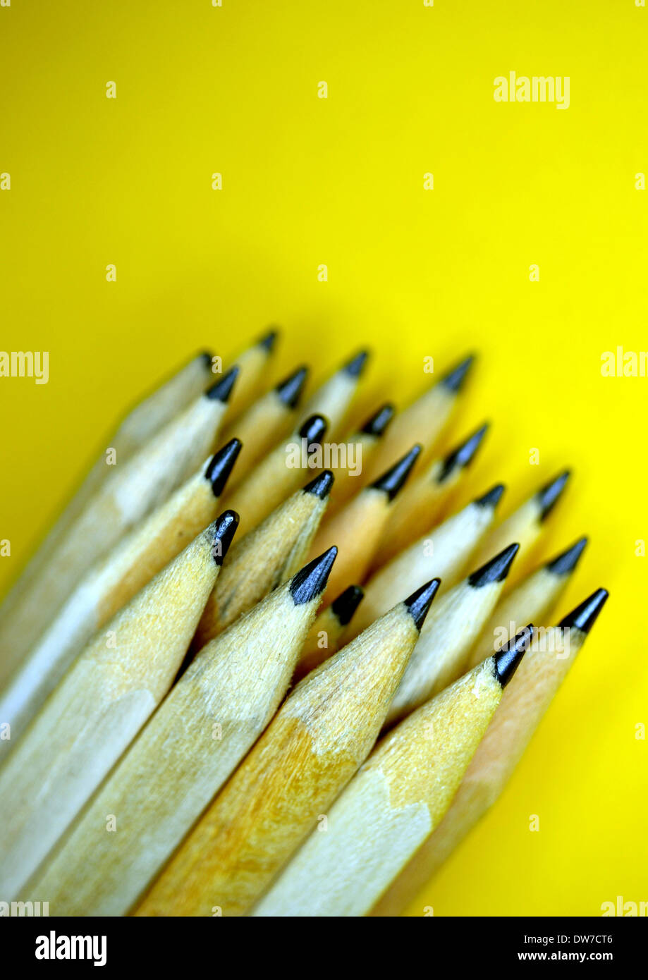 Sharp pencil with blunt pencils hi-res stock photography and images - Alamy