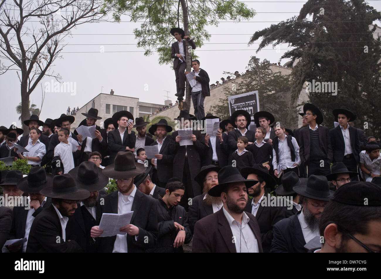 Hundreds of thousands of ultra-Orthodox Haredi Jews stage a 'Million ...
