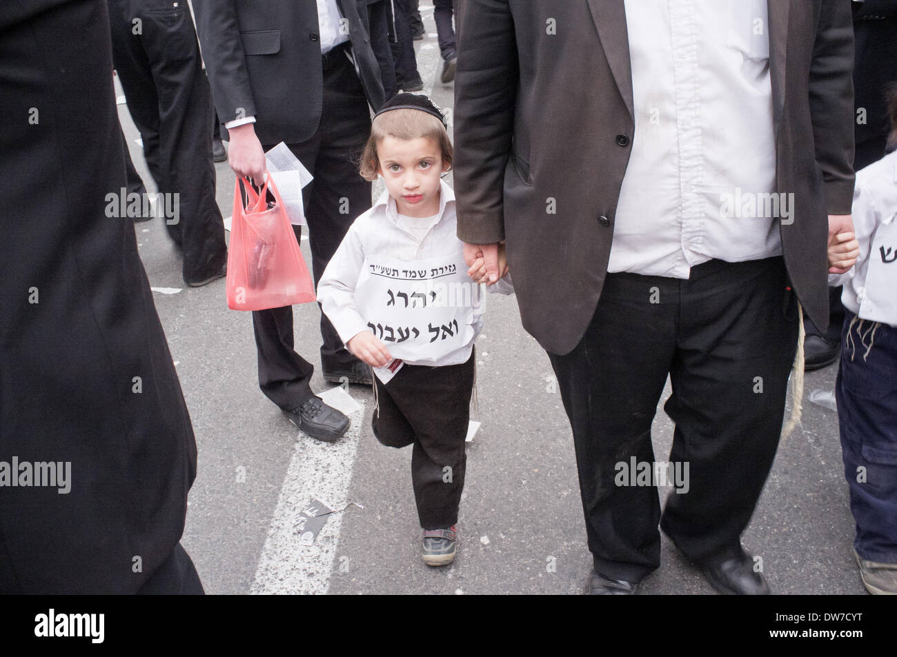 Hundreds thousands ultra orthodox haredi jews hi-res stock photography ...