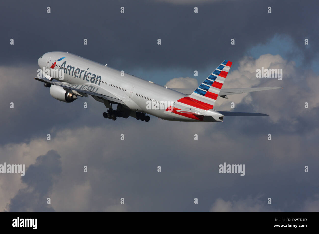 AMERICAN AIRLINES BOEING 777 Stock Photo - Alamy