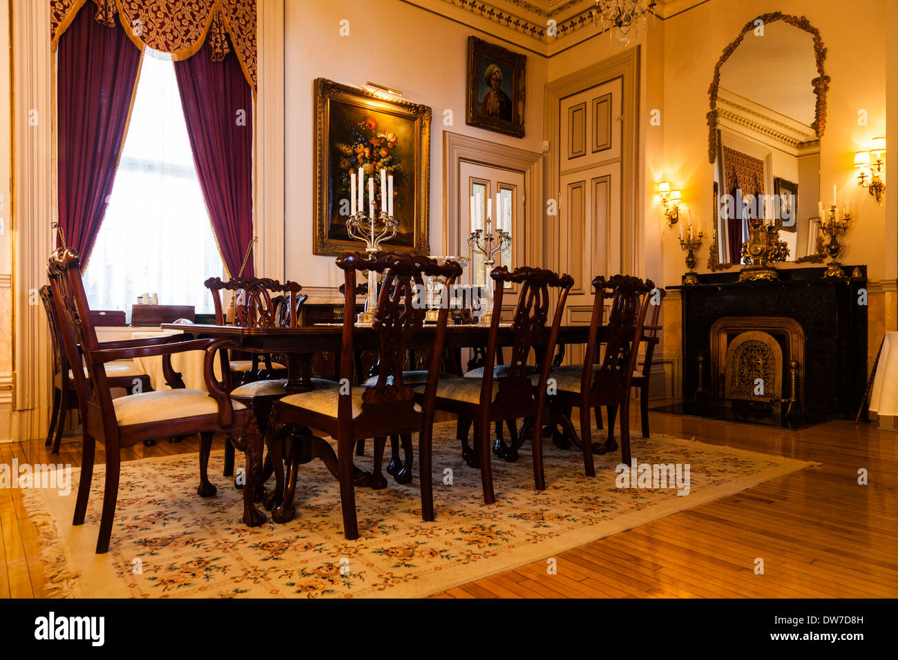 Historic meeting room furniture hi-res stock photography and images - Alamy